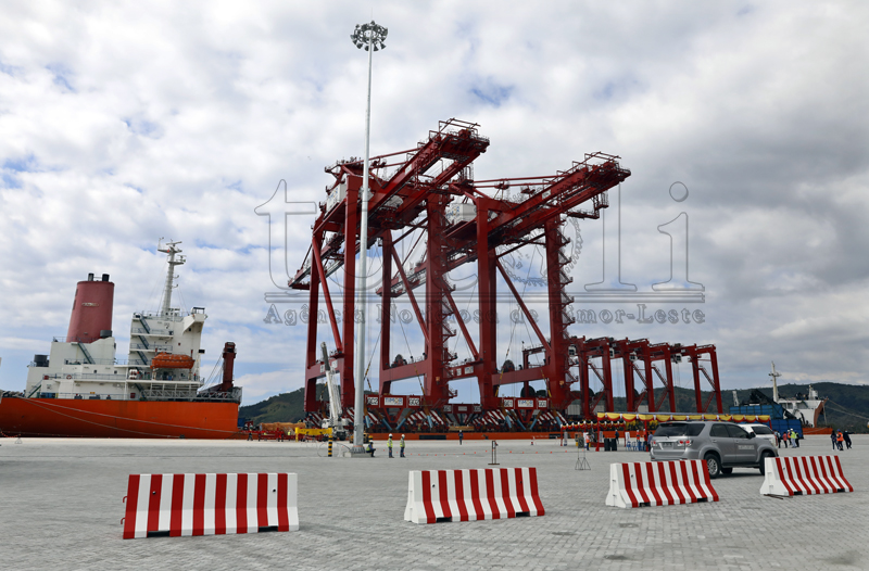 Timor Port hahú deskarga ekipamentu pezadu iha Portu Baía Tibar ...
