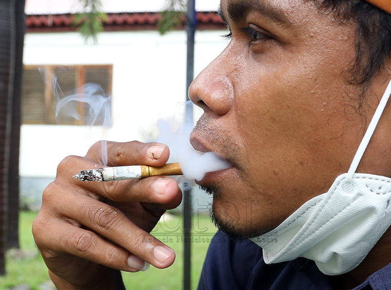 Fumadór 900-resin hapara fuma ho aimoruk NRT - TATOLI Agência Noticiosa ...