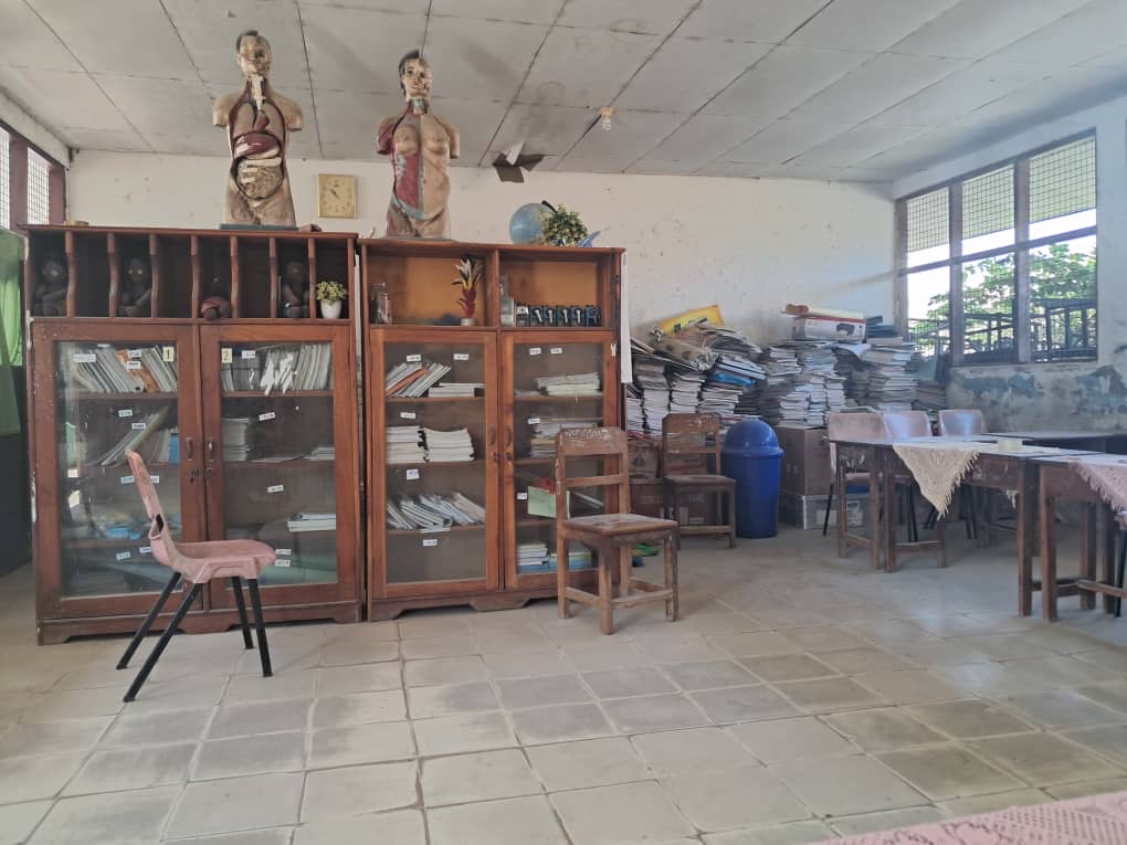 Eskola EBF Fatuhada laiha espasu akumula livru - TATOLI Agência ...