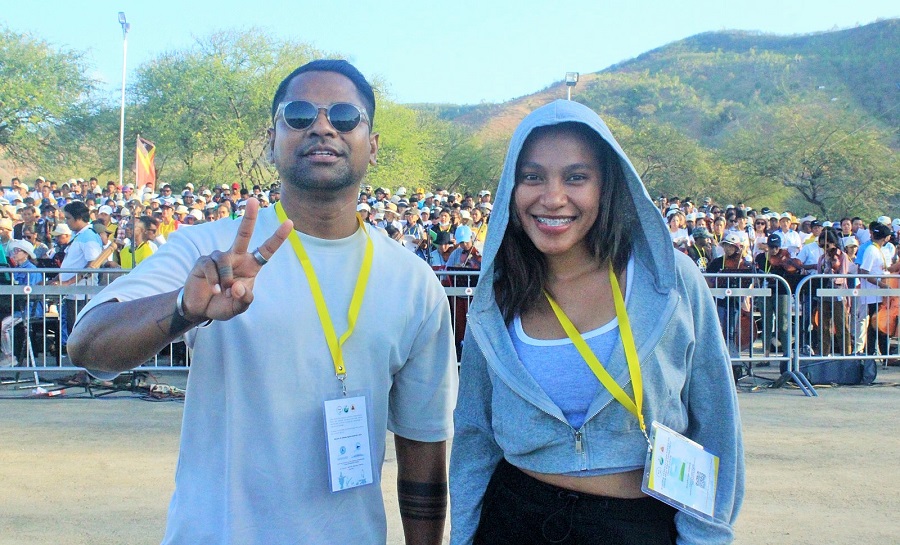 Marvi ho BEPI sei oferese múzika rua ba Papa Francisco iha Tasi-Tolu ...