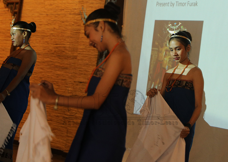 FOTO ATUÁL: Aprezentasaun dansa kulturál husi grupu "Timor Furak ...